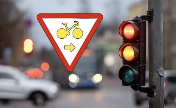 Ce panneau de signalisation qui permet de passer au feu rouge sans ...